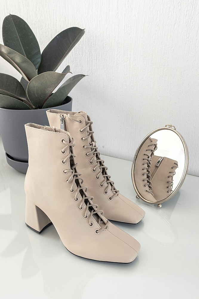 Les chaussures à scratch pour femmes : confort et praticité au quotidien